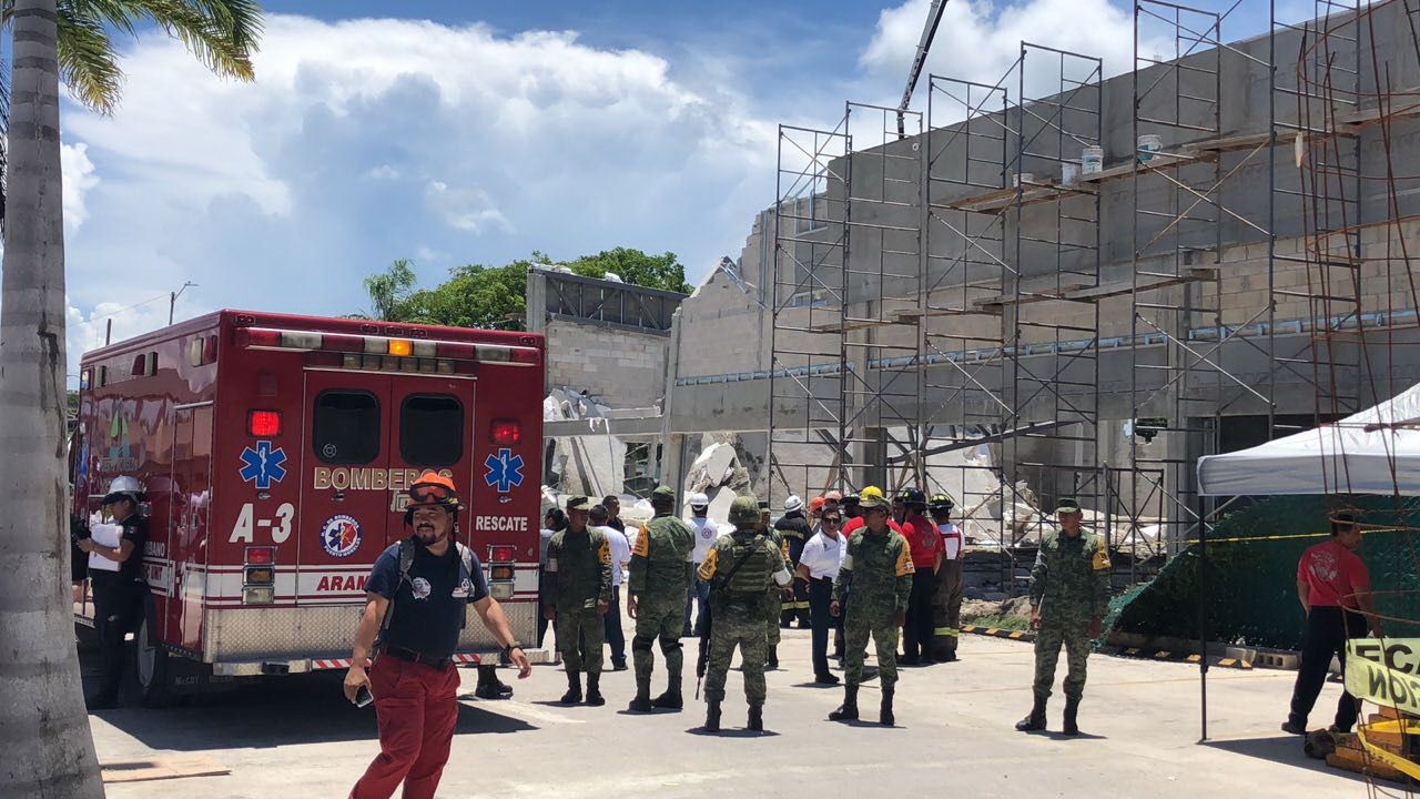Colapsa techo de Super Aki| 14 heridos, un muerto y al parecer uno ...