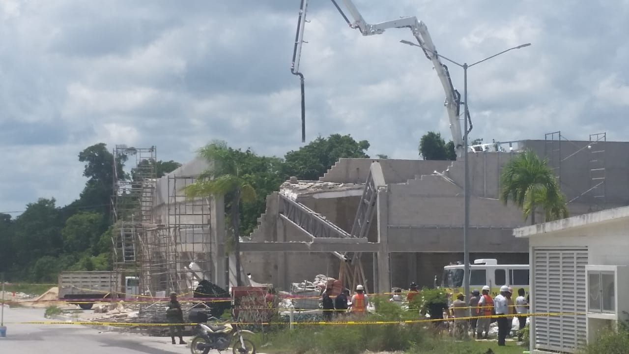 Colapsa techo de Super Aki| 14 heridos, un muerto y al parecer uno ...