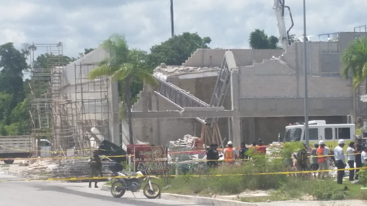 Colapsa techo de Super Aki| 14 heridos, un muerto y al parecer uno ...