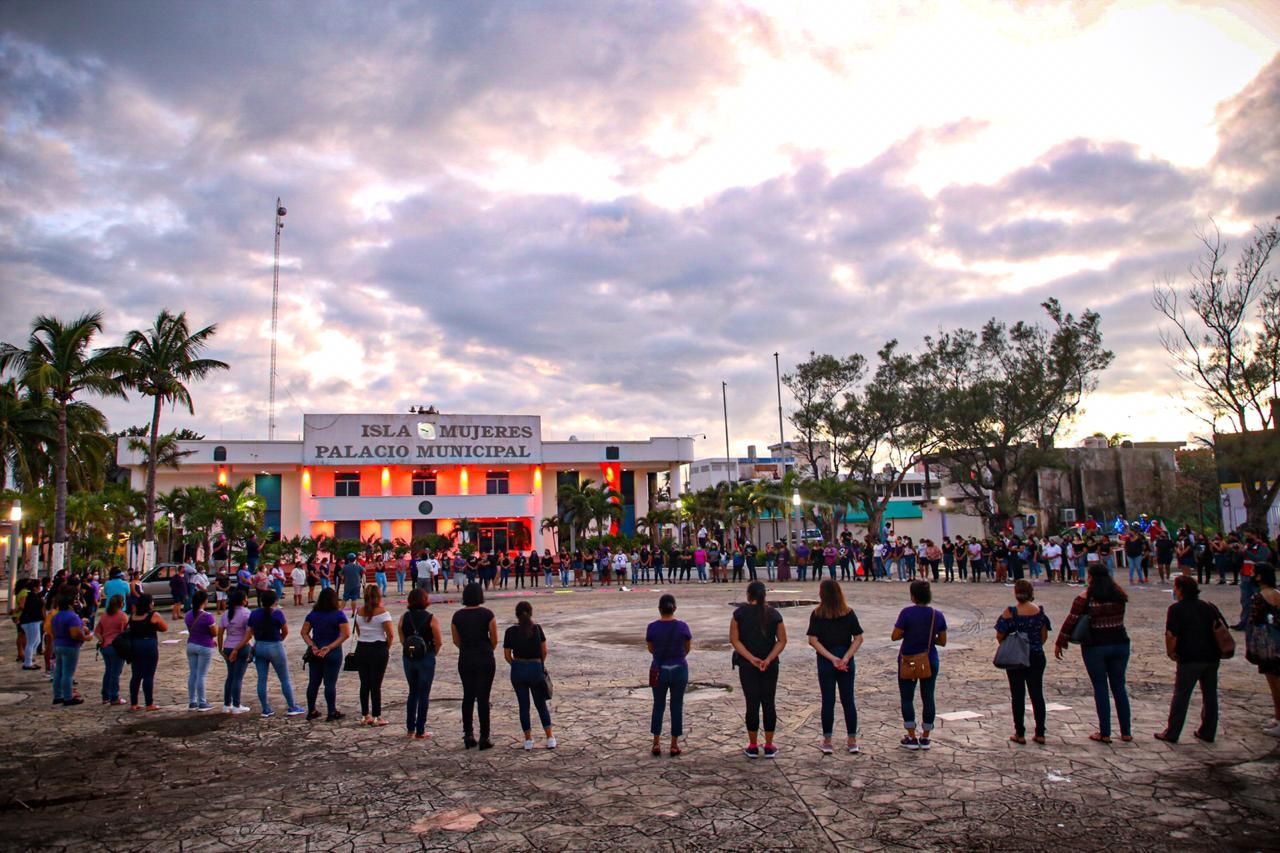 IM | Protestan contra violencia de género en forma pacífica - Grupo ...