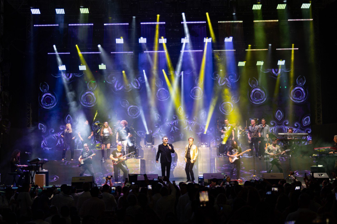 Cautivaron Mijares y Emmanuel a miles durante el 30 aniversario de ...