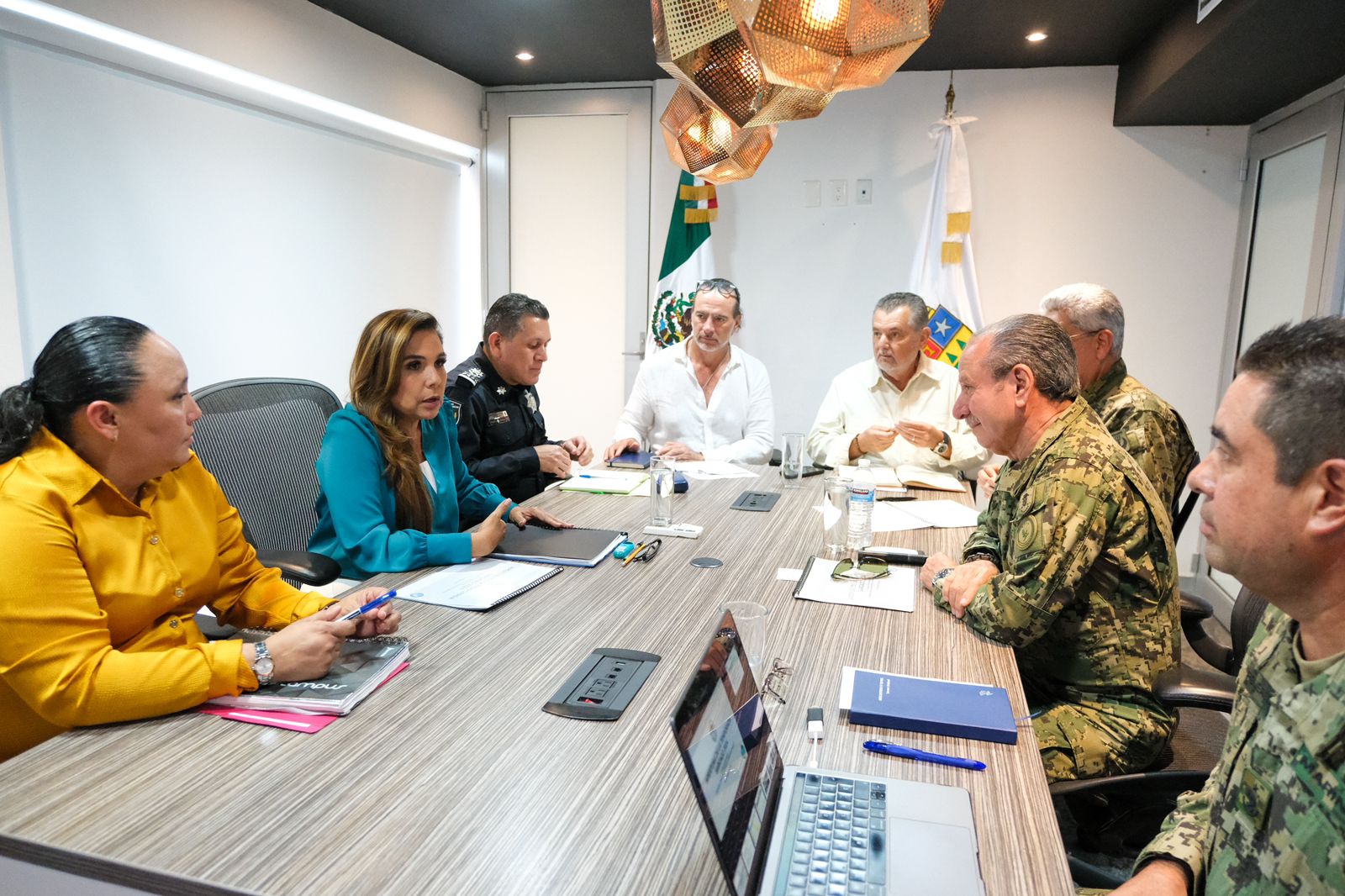 Dan banderazo Gobierno de Quintana Roo y Semar a temporada de sargazo ...